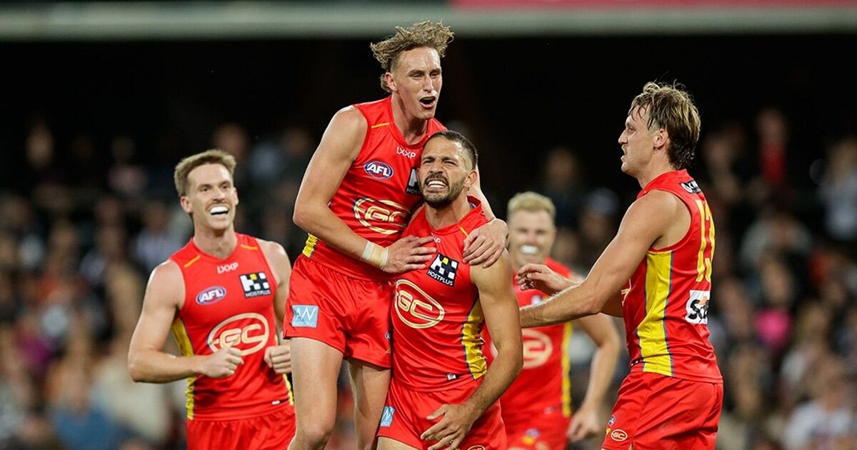 Gold Coast Suns survive Collingwood Pies comeback to keep finals in the frame