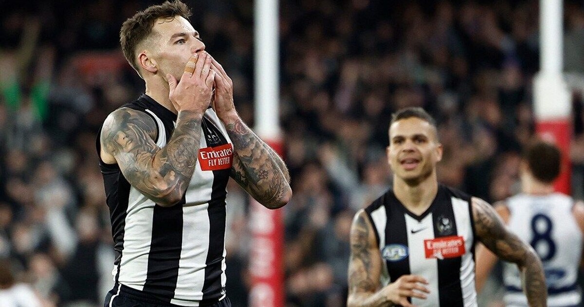 Elliott’s sweet comeback goal sparks standing ovation