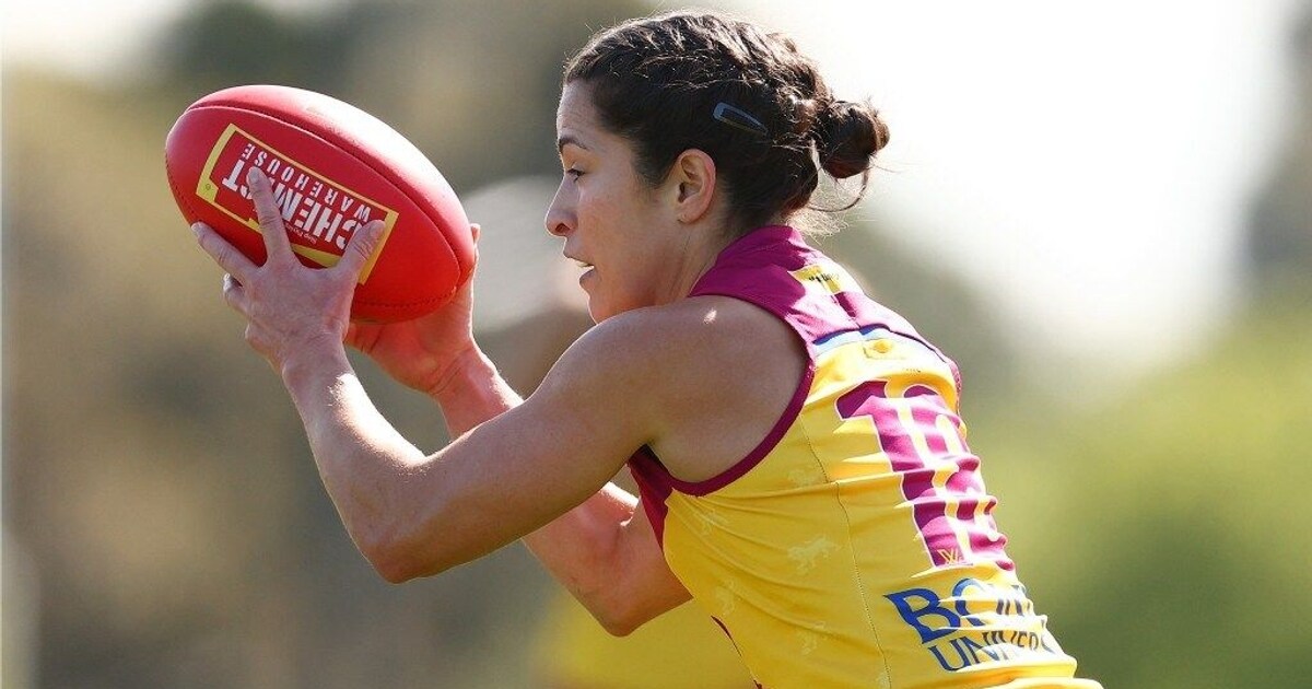 Anderson flexes her muscles in record-breaking showing