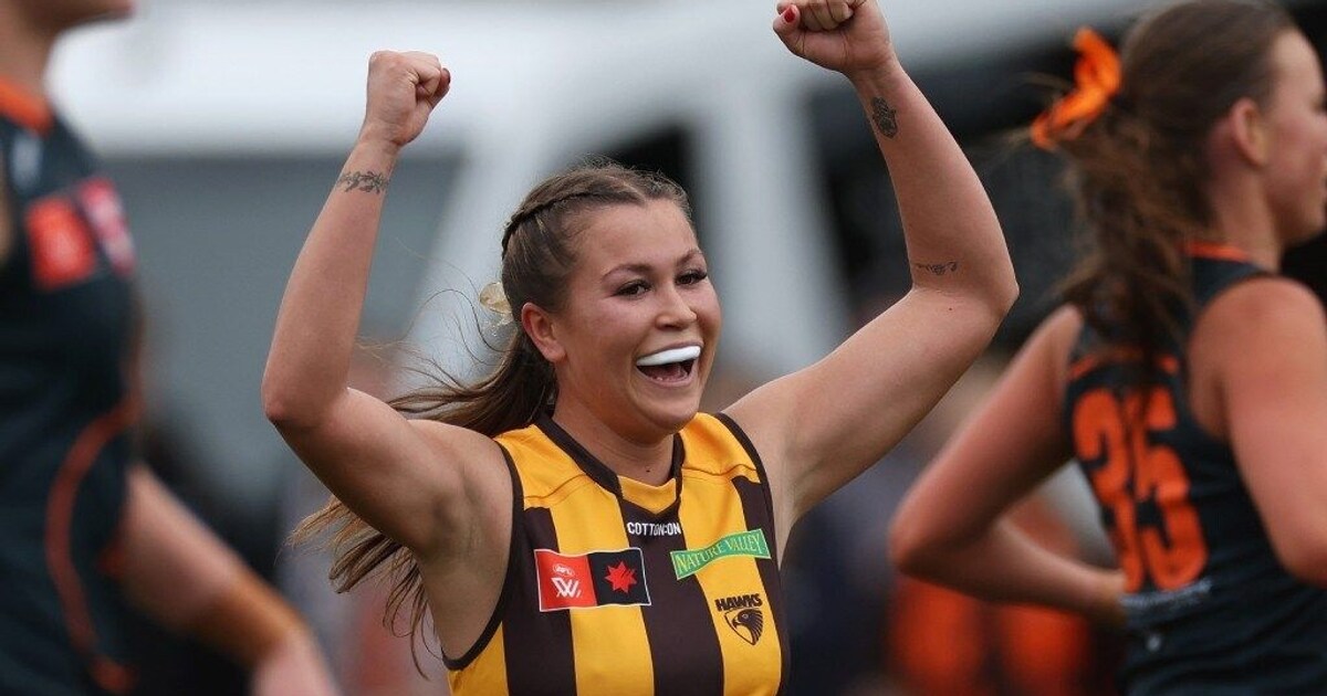 Baskaran's wild buzzer beater delights home crowd