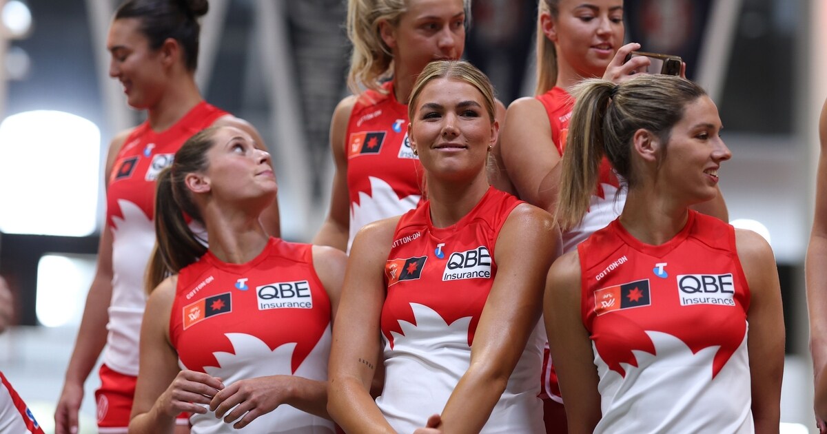 AFLW 2025 Media - Sydney Team Photo Day